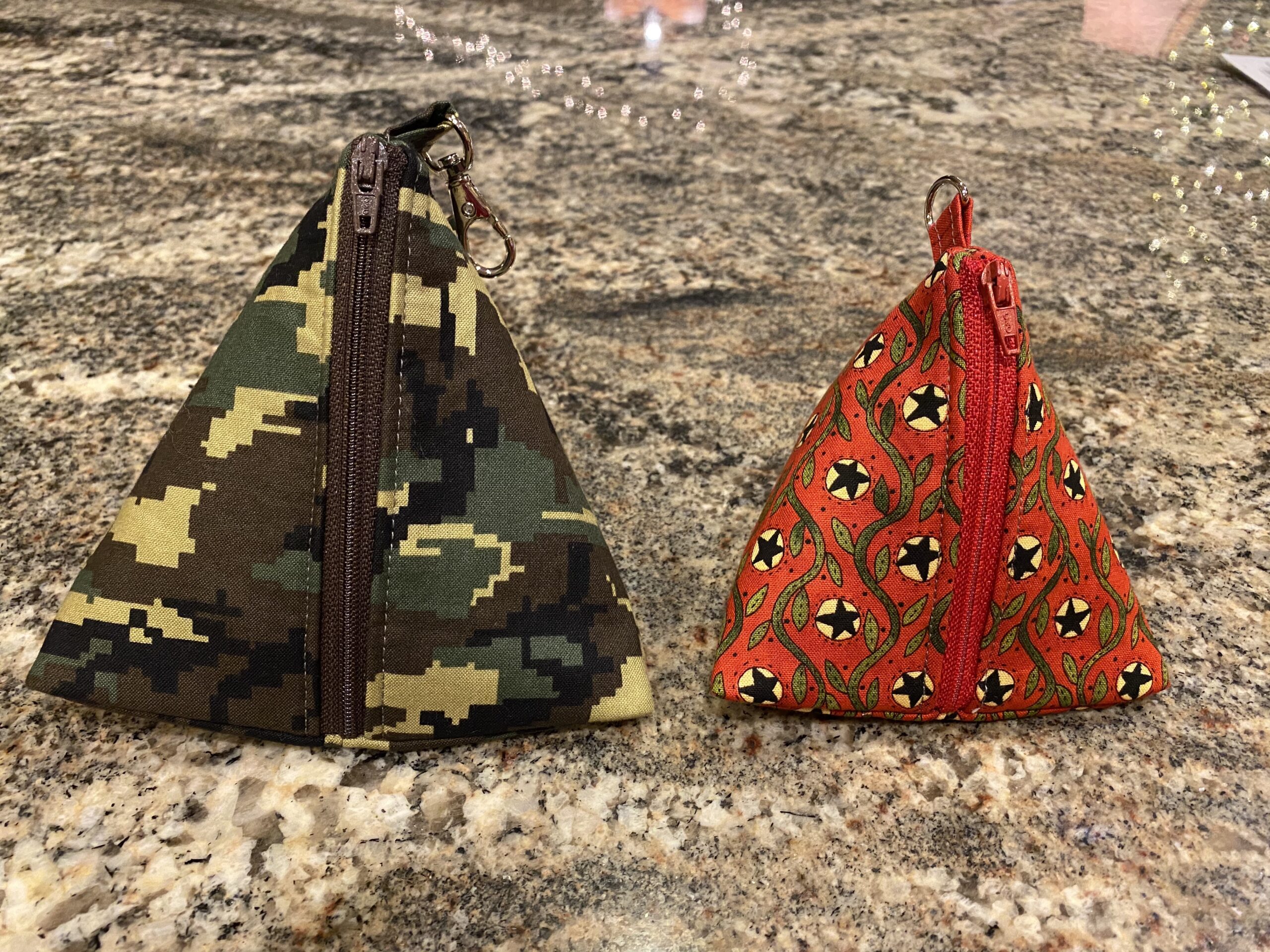 Triangle Zipper Pouches - Sister’s Choice Quilts